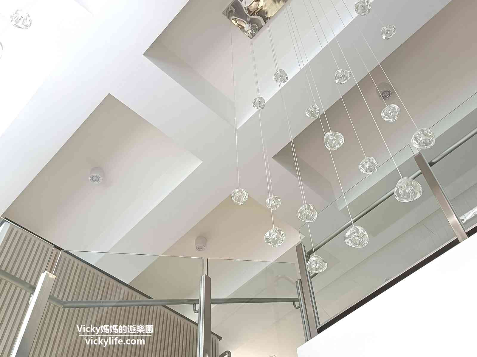 台南咖啡︱Korokoro Coffee：安平純白挑高現代美學咖啡廳，咖啡口感香醇，甜點綿密滑順(菜單) @Vicky 媽媽的遊樂園