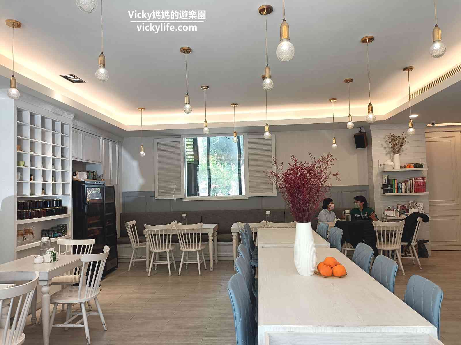 台南東區早午餐︱Yum Yum Café：崇誨巿場旁，輕奢歐風餐廳，現點現做超美味(菜單) @Vicky 媽媽的遊樂園