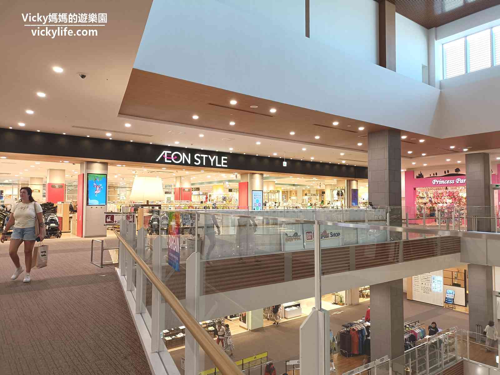 永旺夢樂城沖繩來客夢︱來沖繩必逛AEON Mall：沖繩最大購物中心，60家餐飲，200家店鋪，4000格車位 @Vicky 媽媽的遊樂園